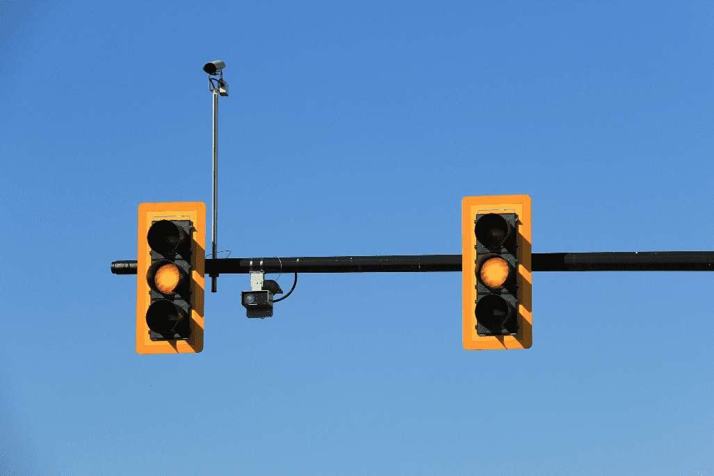 Why Drivers Speed Up at Yellow Lights and How AI Detection Helps Time ...